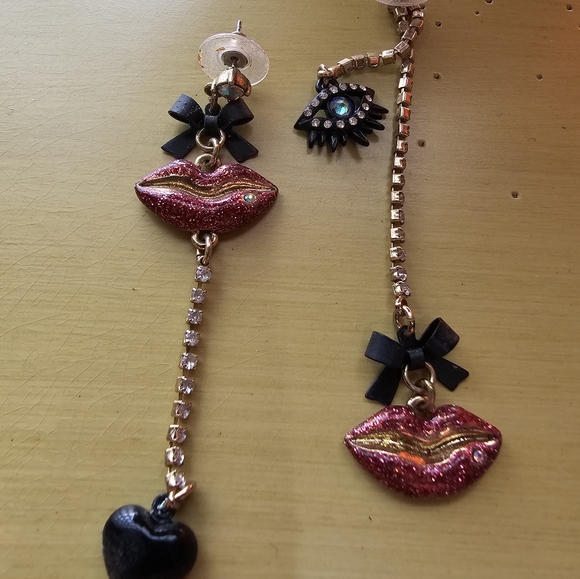 Betsey Johnson | Jewelry | Betsey Johnson Lips Mismatched Earrings ...